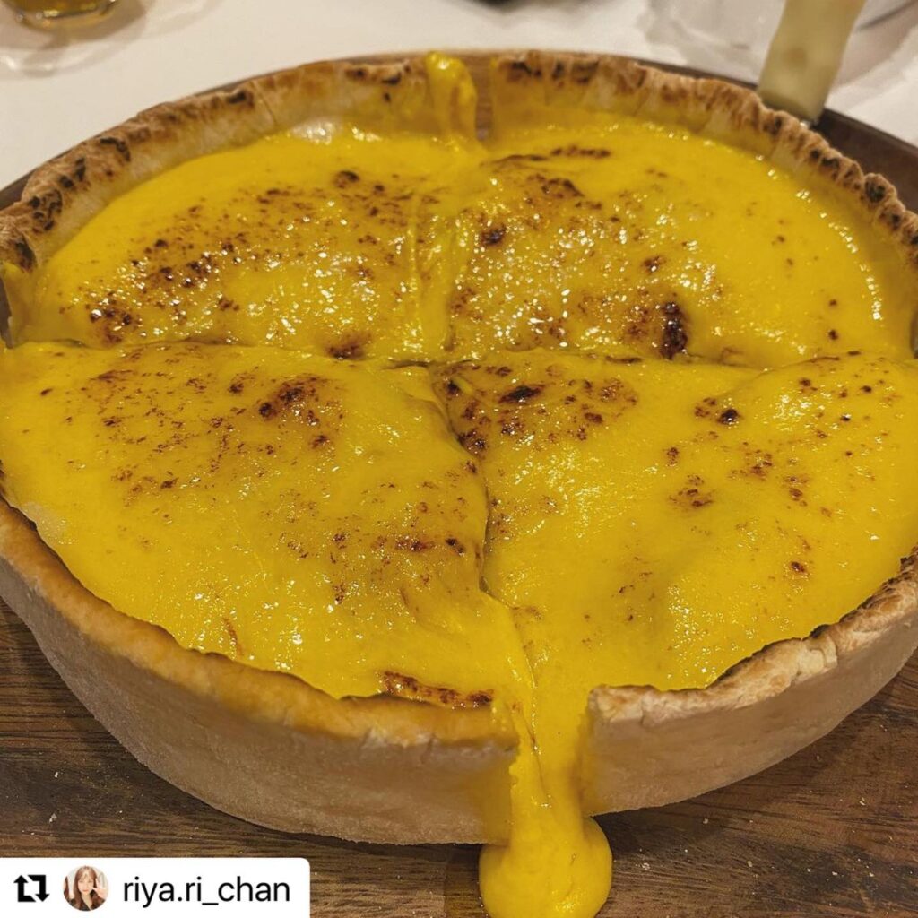 @riya.ri_chan | シカゴピザ & ラクレットチーズ Meat&Cheese ARK 新宿東口店